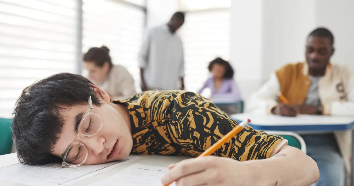 How to Stay Awake In Class (With 10 Proven Ways)